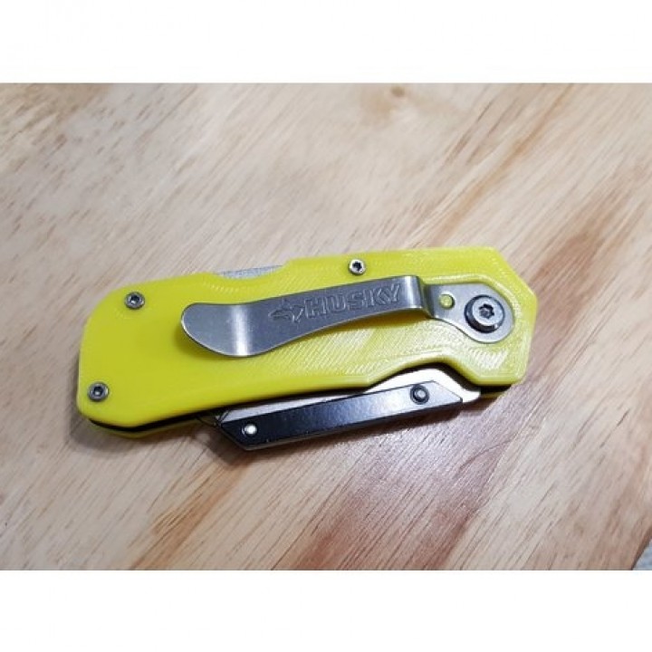 3D Printable Husky Utility Knife handles by thom lamourine