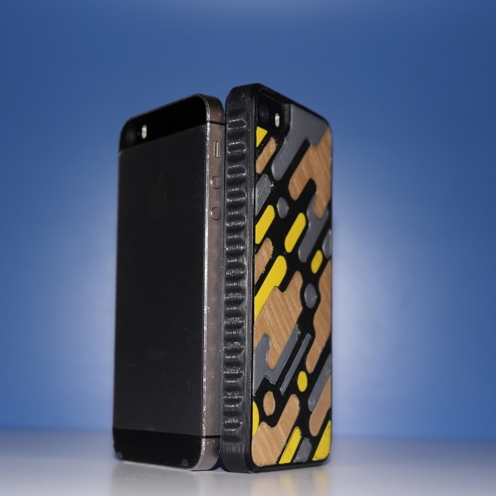 3D Printable Multicolor iPhone 5/5s/SE COVER by Gianluca Rolle