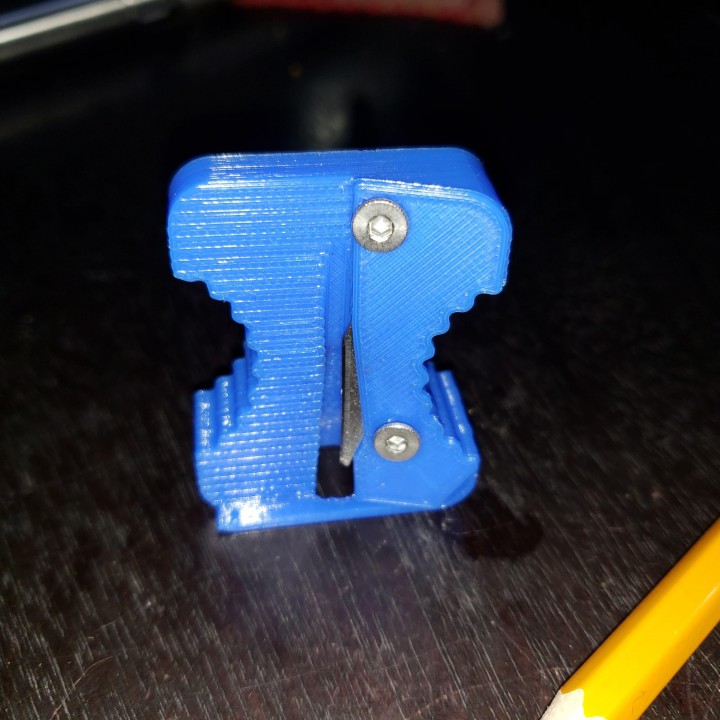 3D Printable Pencil Sharpener with X-acto Blade by Dsk