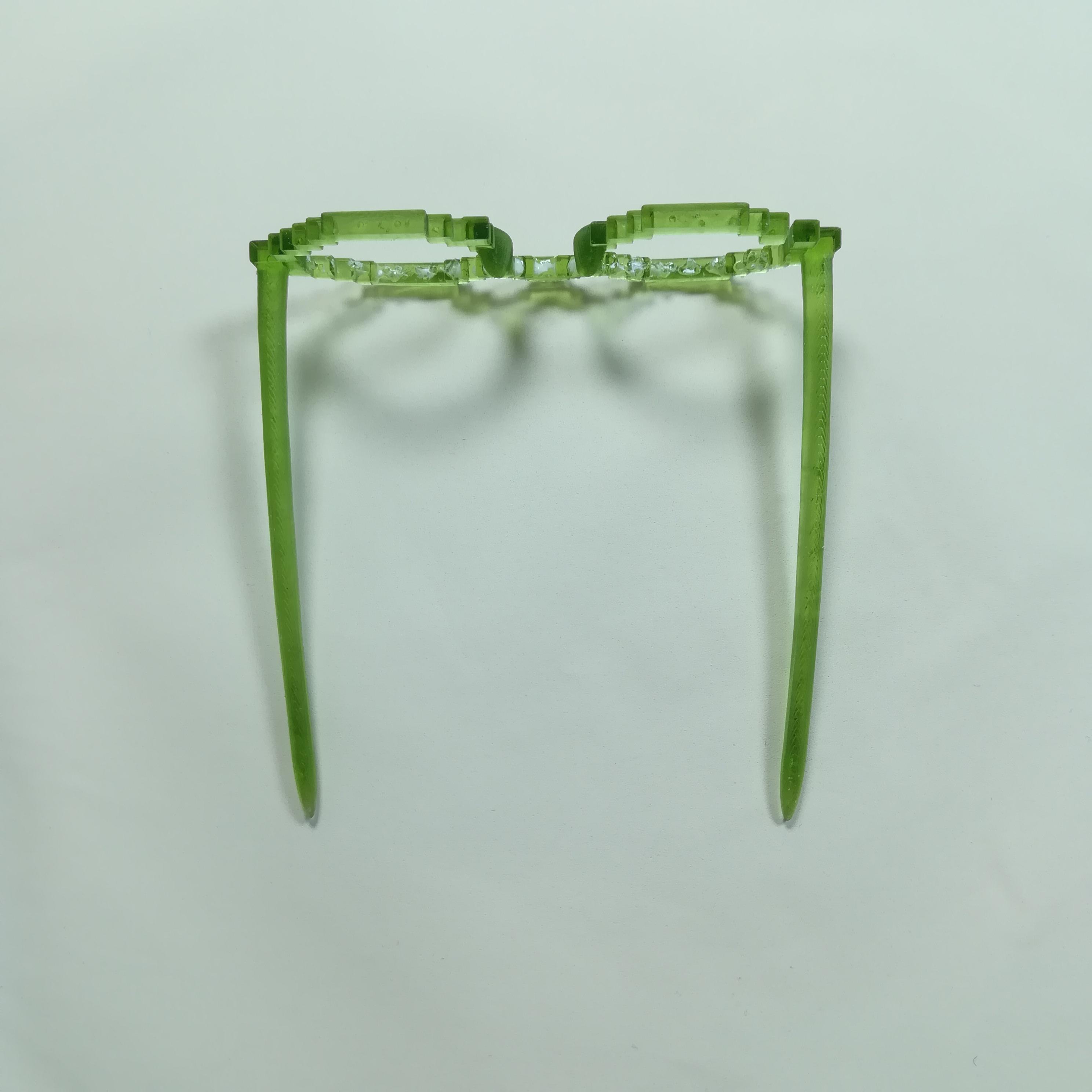 3D Printable Minecraft party glasses by chenxi yi