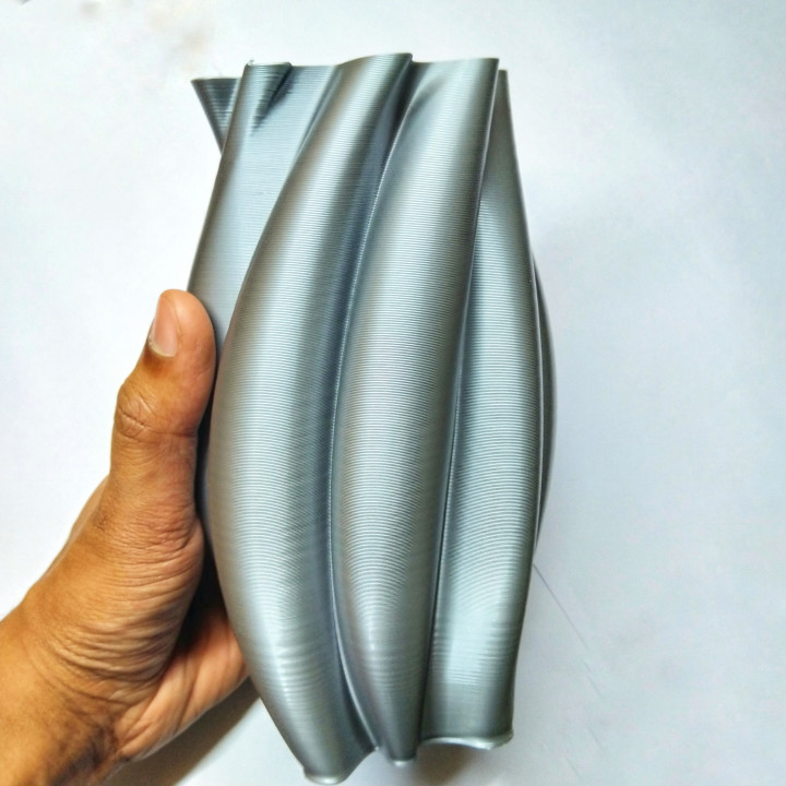 3D Printable Twisted tube Vase by Mohammad Ahad Islam