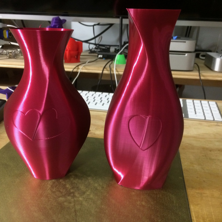 3D Printable Valentines Heart Vases by thom lamourine