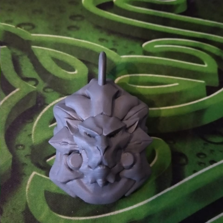 3D Printable Reinhardt Shield by Víctor Méndez Muñoz