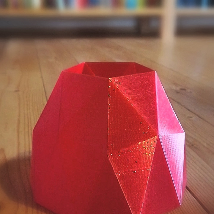 3D Printable Low poly uv vase by 3Dextrusion