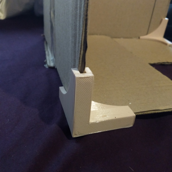 3D Printable Corner mount for cardboard or plastic by Lucas Rojas