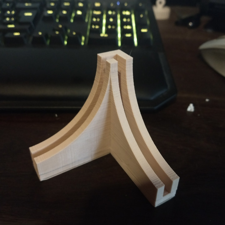 3D Printable Corner mount for cardboard or plastic by Lucas Rojas