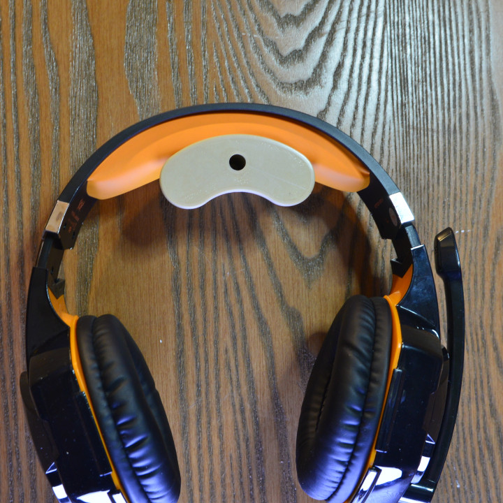 3D Printable wall mounted headphone holder by Isaac Fournier