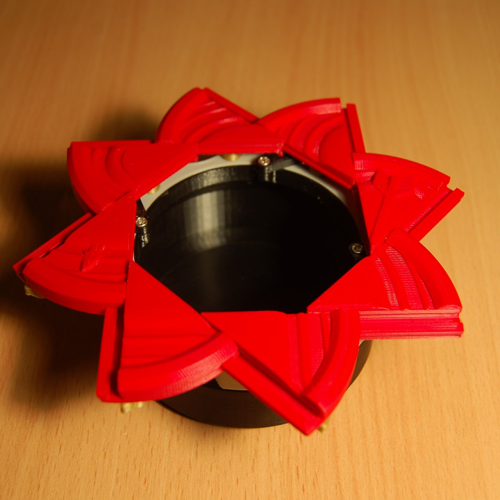3D Printable Aperture Iris Box - Valentines lid by Brien Allison