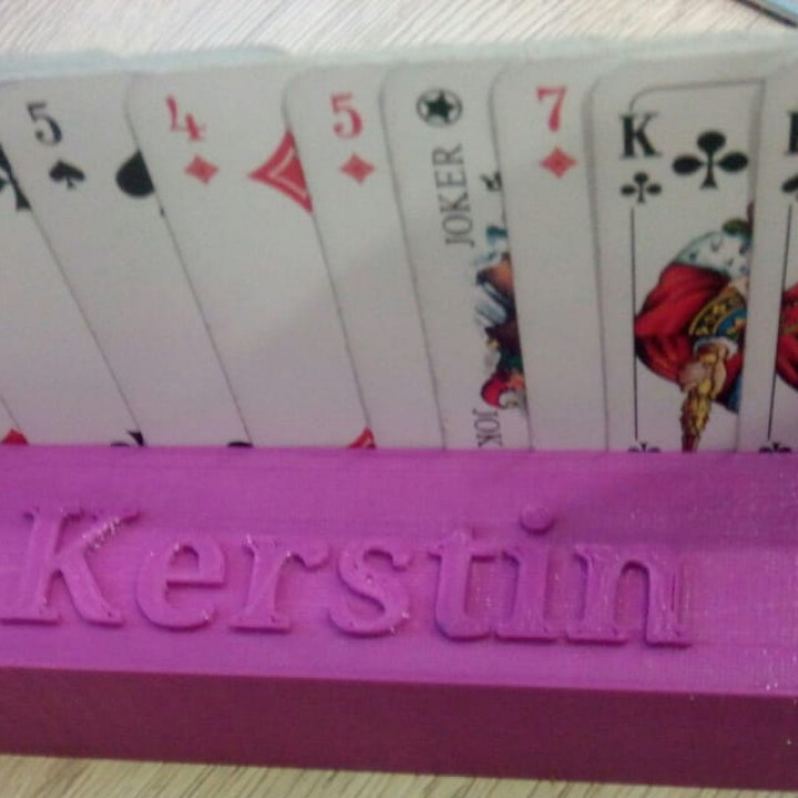 3D Printable A Simple Playing Cards Holder by Olli Oehrlein