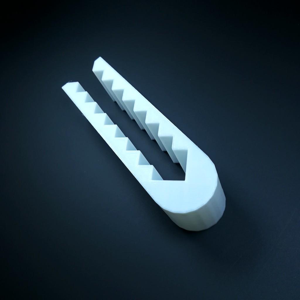 3D Printable Chip Clip by Chris Nesbit