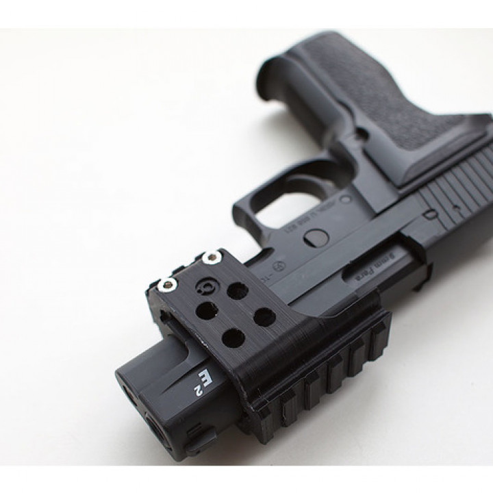 3D Printable hand gun mount simple by Ve Steven