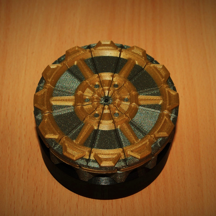 3D Printable Gear Lid - 12 Leaf Aperture Iris Box by Brien Allison