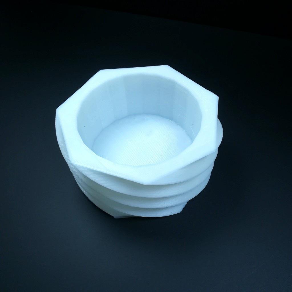 3D Printable Flower Pot by Amanda