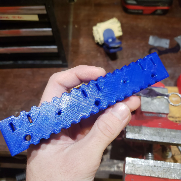 3D Printable Plug holder by Curtis Fields