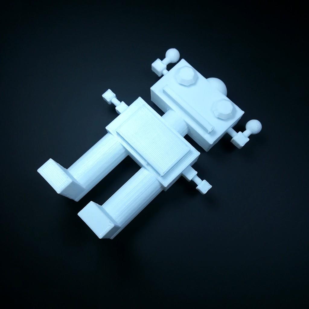 3D Printable Robot by Dustin Shaw