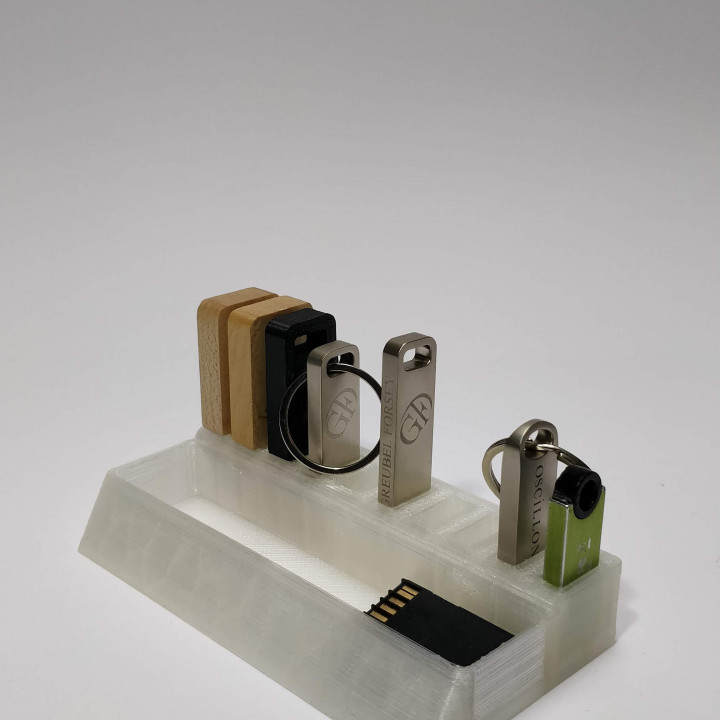 3D Printable USB Holder by Design and 3D printing