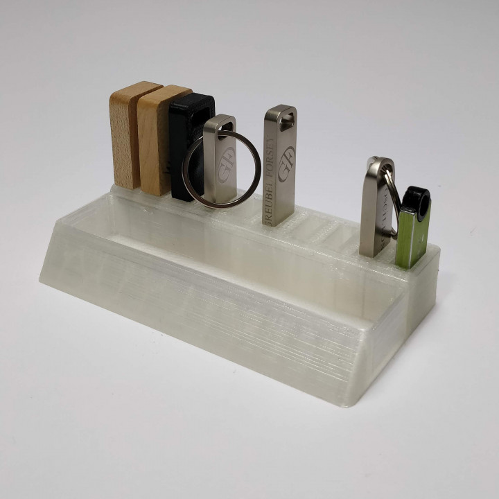 3D Printable USB Holder by Design and 3D printing