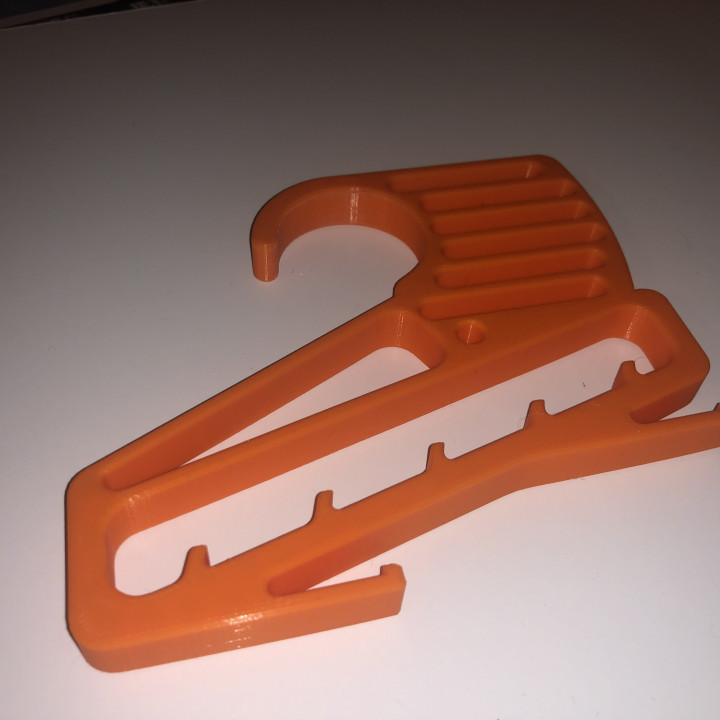 3D Printable Clothes Hanger by Shahram Zomorrodi