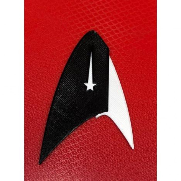 3D Printable Star Trek Discovery badge by Yannick Mauray