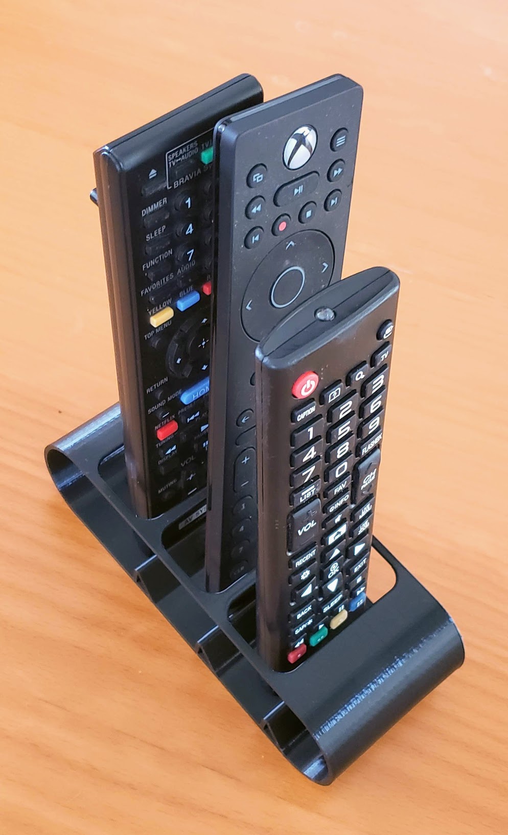 3D Printable Remote stand by Corentin Paquet