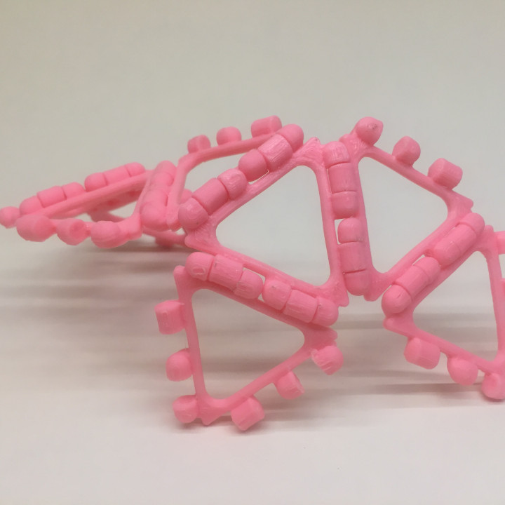 3D Printable triangle frame by Ethan Bender