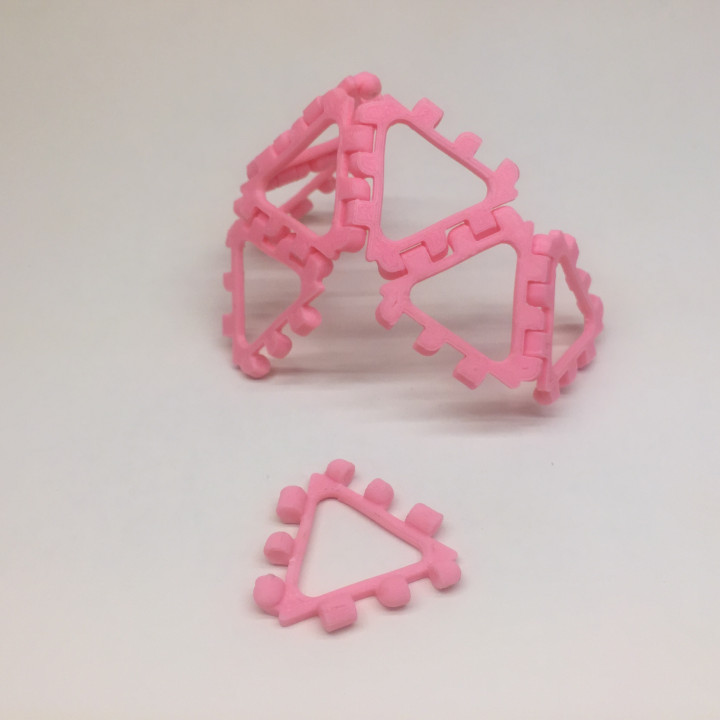 3D Printable triangle frame by Ethan Bender