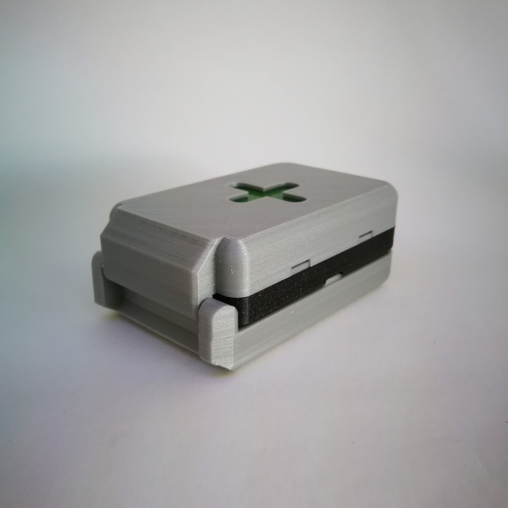 3D Printable UNIVERSAL BOX /MEDIKIT by Kevin Thomas