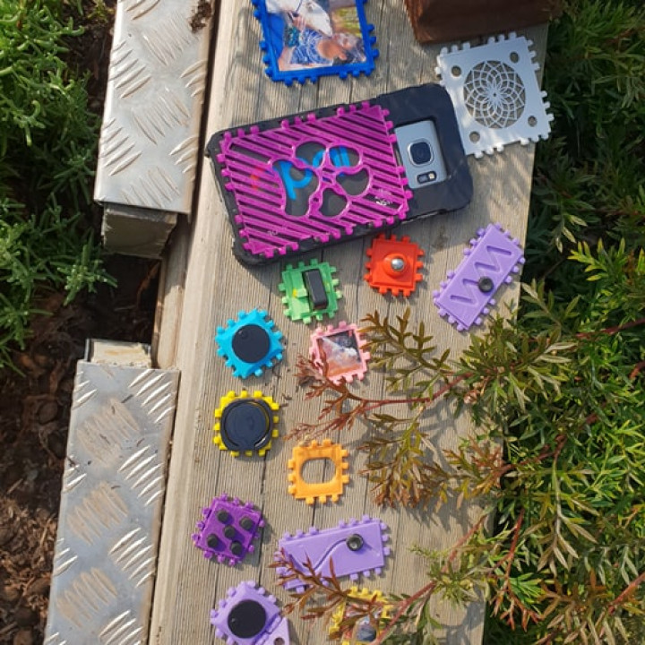 3D Printable Polypanel customizable phone case by Renee Taylor