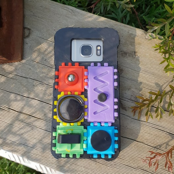 3D Printable Polypanel customizable phone case by Renee Taylor