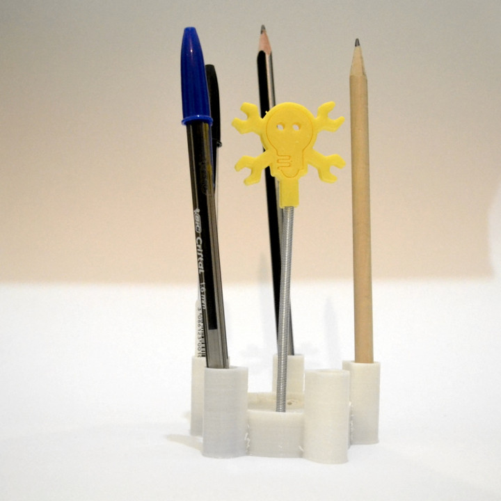 3D Printable Pen holder by Hassan Kanj