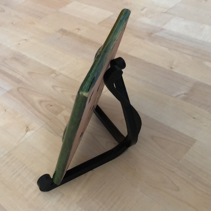 3D Printable Art nouveau tile/plate stand by Herwig Van Marck