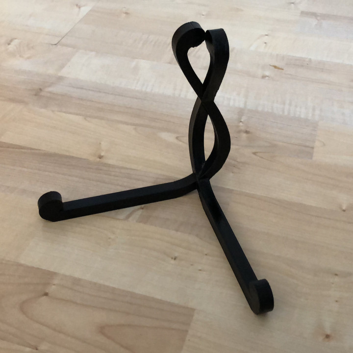 3D Printable Art nouveau tile/plate stand by Herwig Van Marck