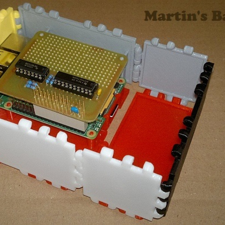 3D Printable PolyPanel Raspberry Pi case by Martin Schmidt