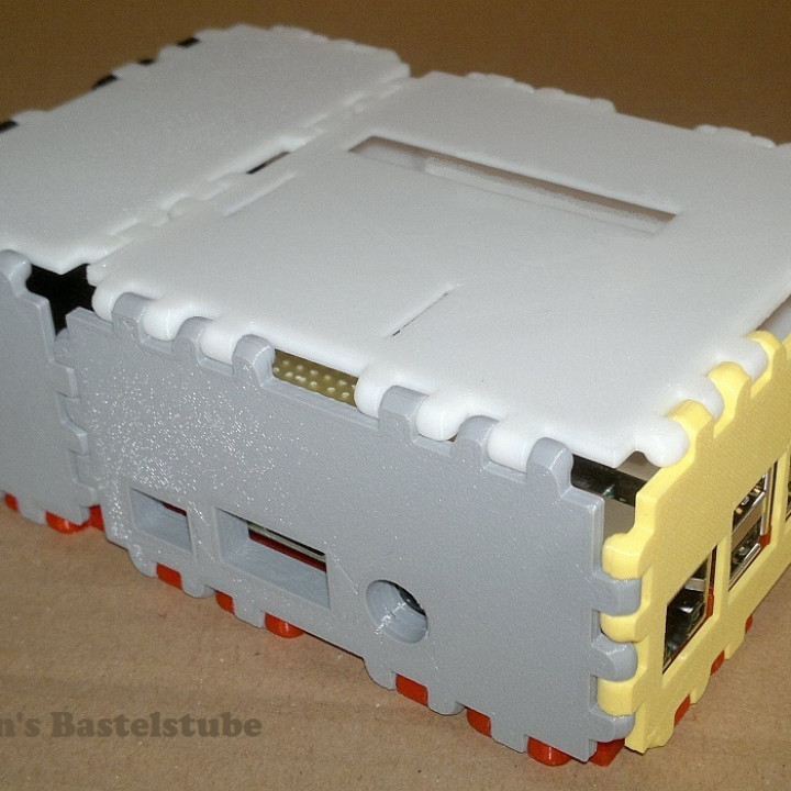 3D Printable PolyPanel Raspberry Pi case by Martin Schmidt
