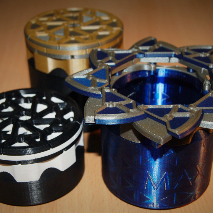 3D Printable Octo-Iris Box by Brien Allison