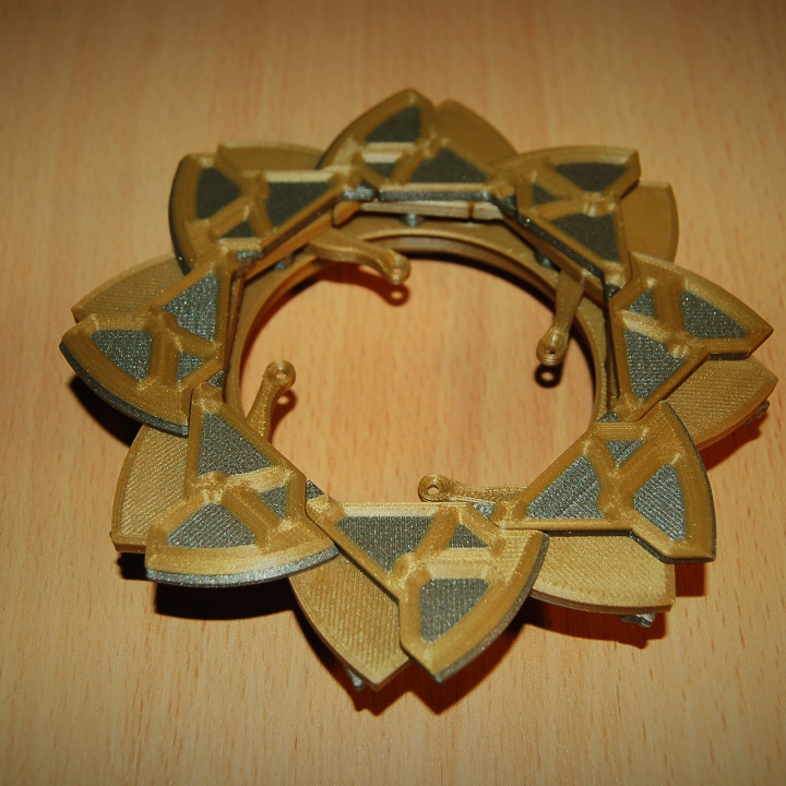 3D Printable Octo-Iris Box by Brien Allison