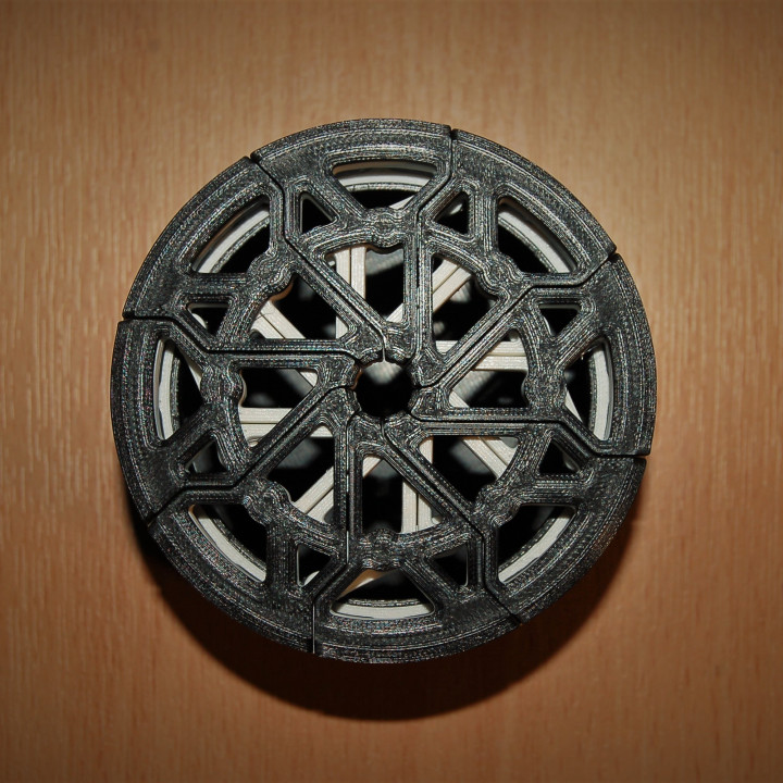 3D Printable Octo-Iris Box by Brien Allison