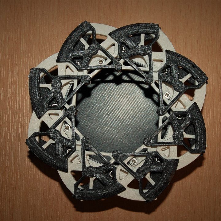 3D Printable Octo-Iris Box by Brien Allison