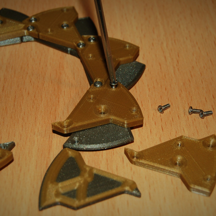 3D Printable Octo-Iris Box by Brien Allison