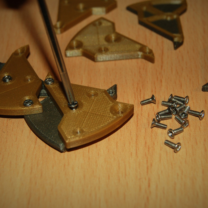 3D Printable Octo-Iris Box by Brien Allison