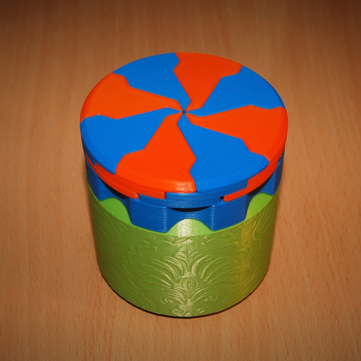 3D Printable Octo-Iris Box by Brien Allison