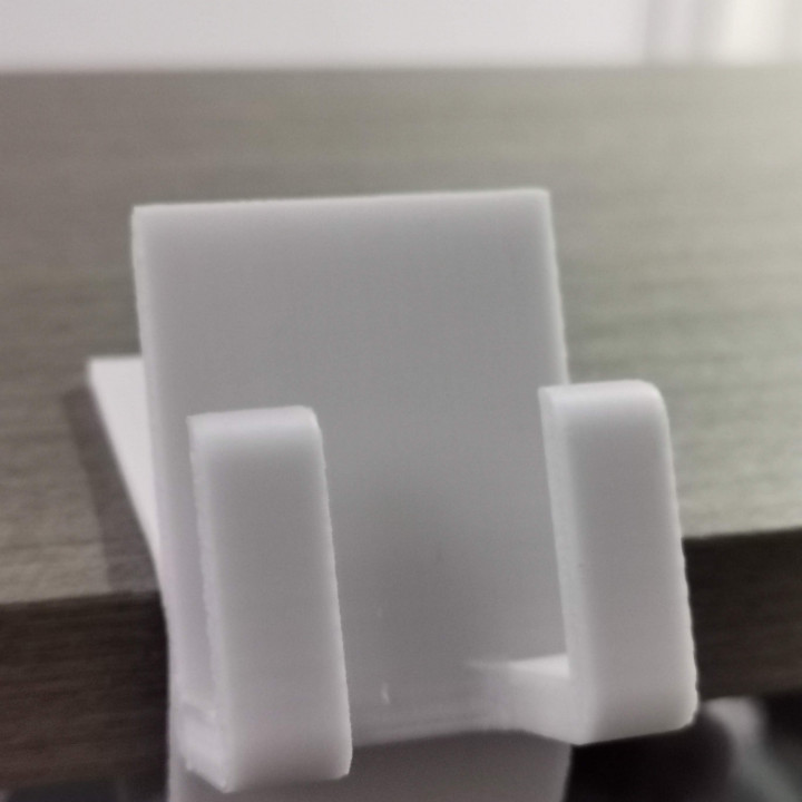 3D Printable Phone clip on Shelf by Vincent Suen