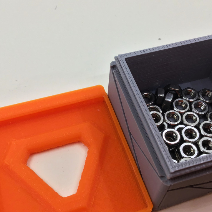 3D Printable Snappy Container 2.0 by Matt Stokes