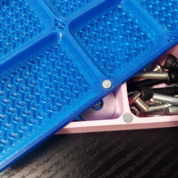 3D Printable Small items divided storage box by Matias Carreño