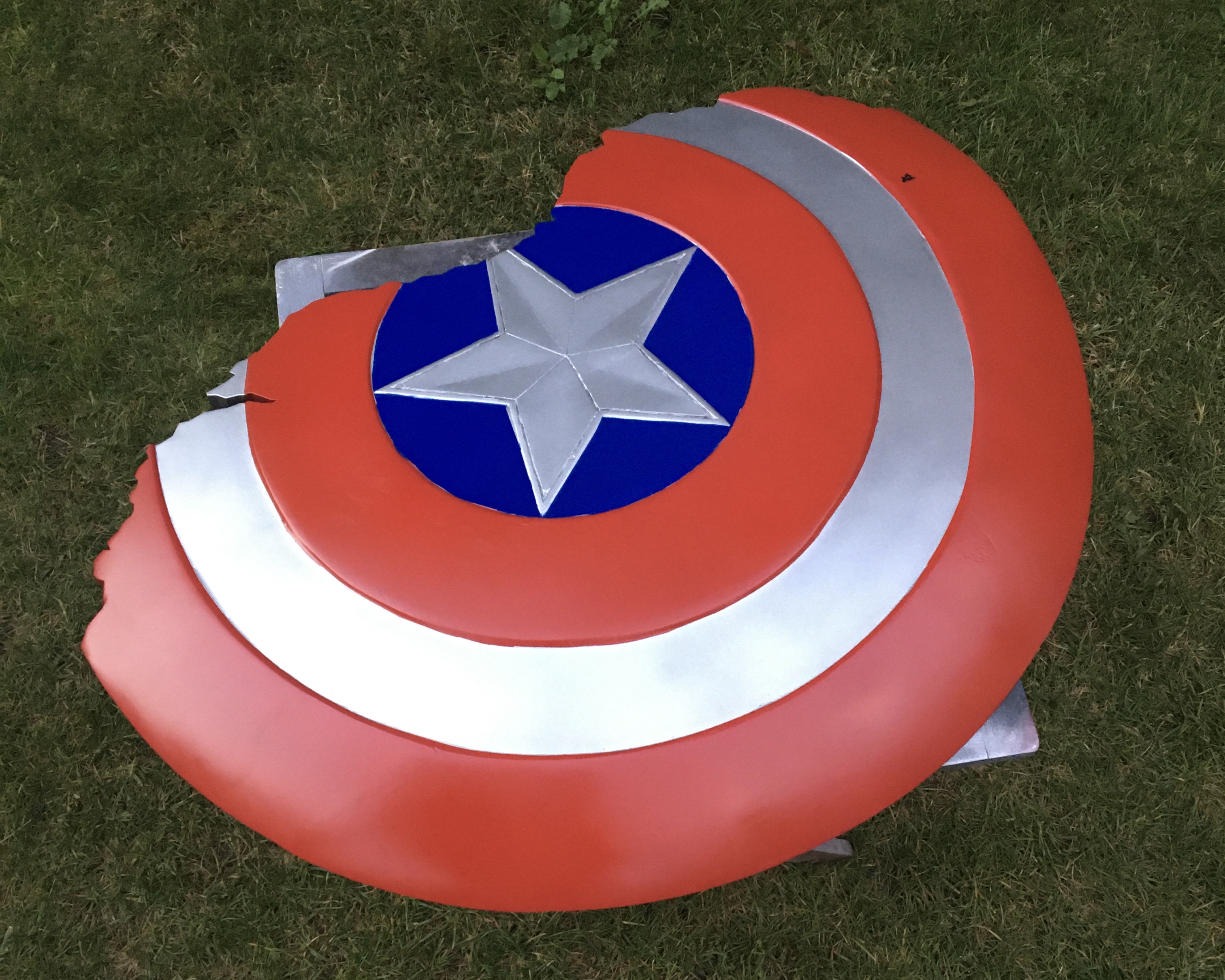 3D Printable Broken Captain America Shield by T-E-C