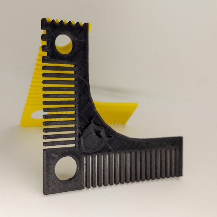 3D Printable Perfect Beard Comb by Mirco Rottermaier