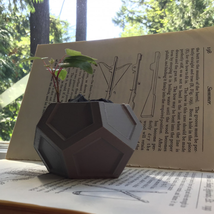 3D Printable Angular Plant Pot by Matt Stokes