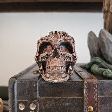 3D Printable Fancy Skull 2 - HIGH RES - NO SUPPORTS by FatesEnd