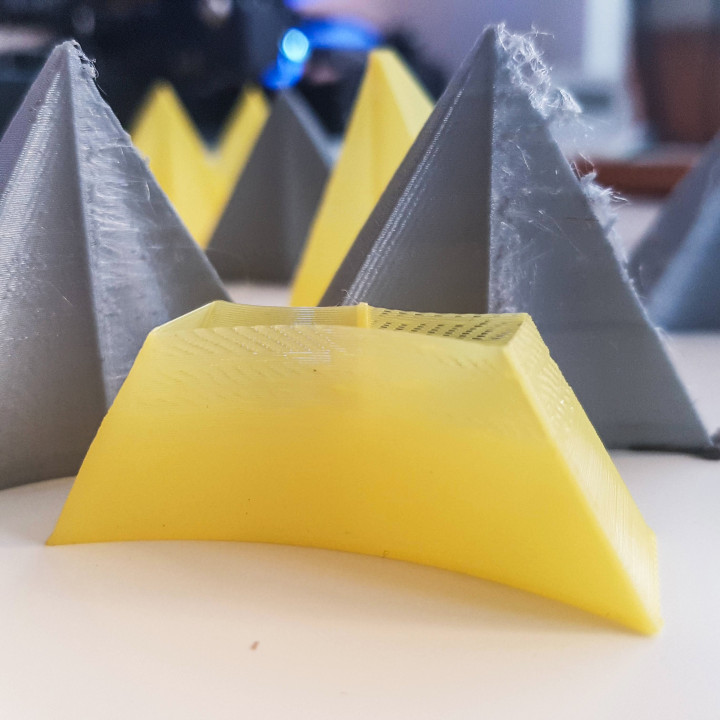 3D Printable Curved Triangle by Jan Krejcir