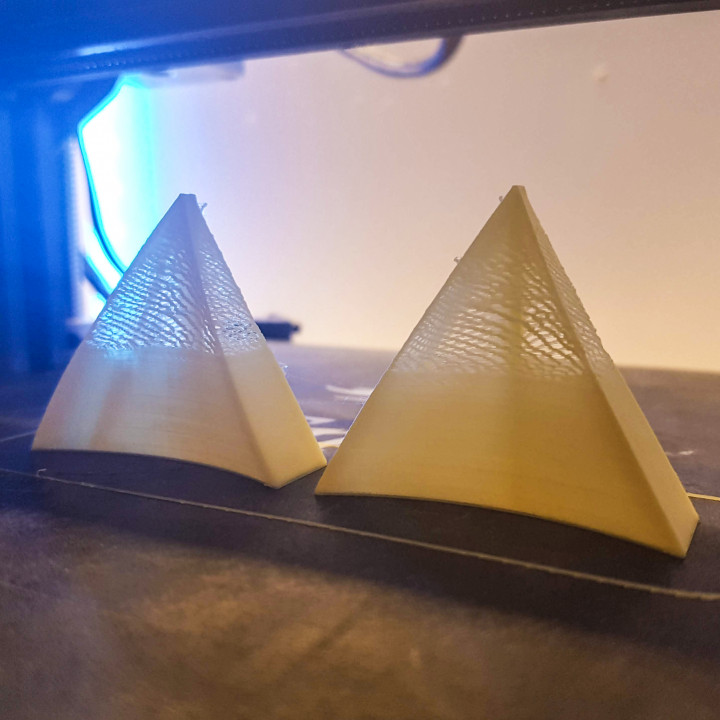 3D Printable Curved Triangle by Jan Krejcir